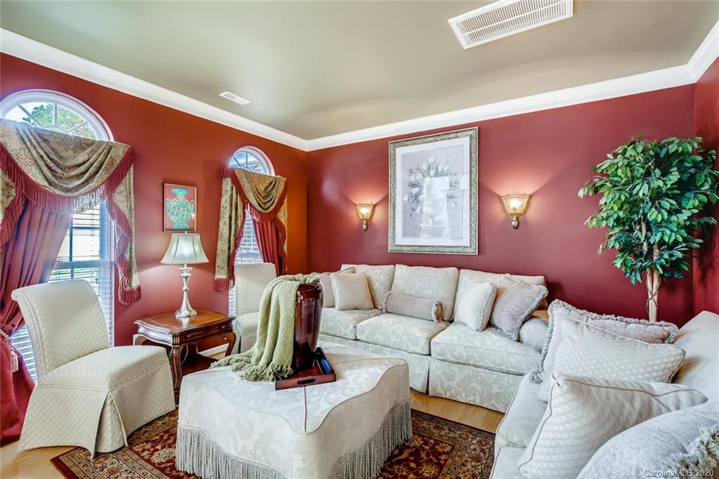 11025 Amherst Glen Drive, Charlotte, NC 28213 - MLS 3679831